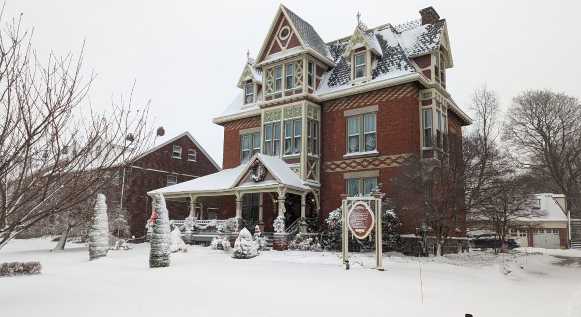 Top 10 Winter Things to Do in Erie, PennsylvaniaSpencer House Bed ...
